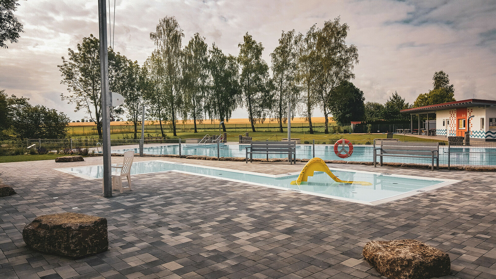 Projektbeispiele | EHL AG | Pflastersteine, Betonstufen, Palisaden