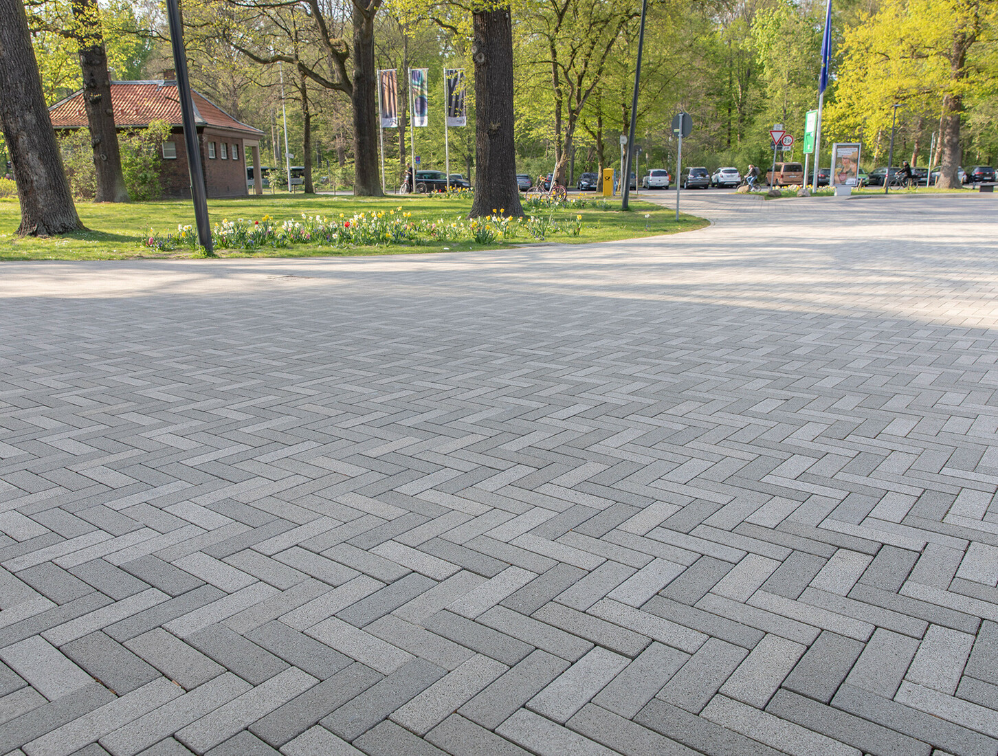 Projektbeispiele | EHL AG | Pflastersteine, Betonstufen, Palisaden